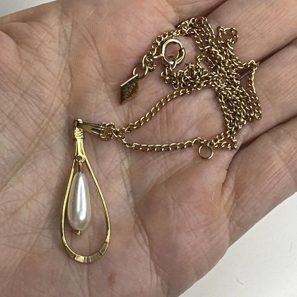 Sarah Coventry | Jewelry | Vtg Sarah Cov Necklace Pendant Teardrop ...